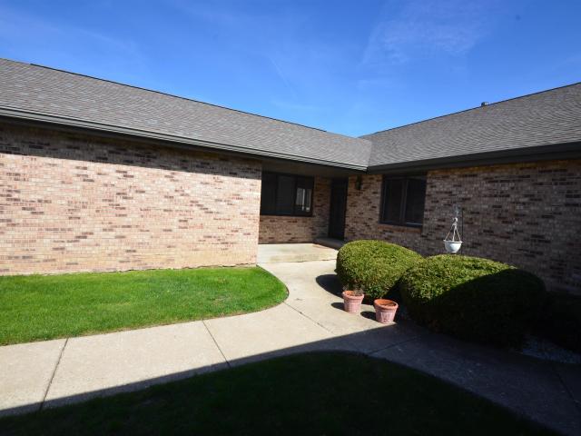 1237 Wood Creek Bend, Rockford, IL 61108 | MLS #202602 | Compass