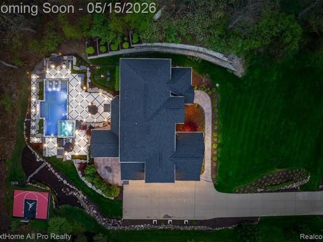 12385 Boulder Pass Dr, Brighton Township, MI 48380