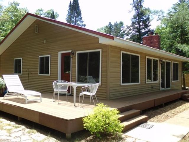 12385 Oak Ln, Crivitz, WI 54114