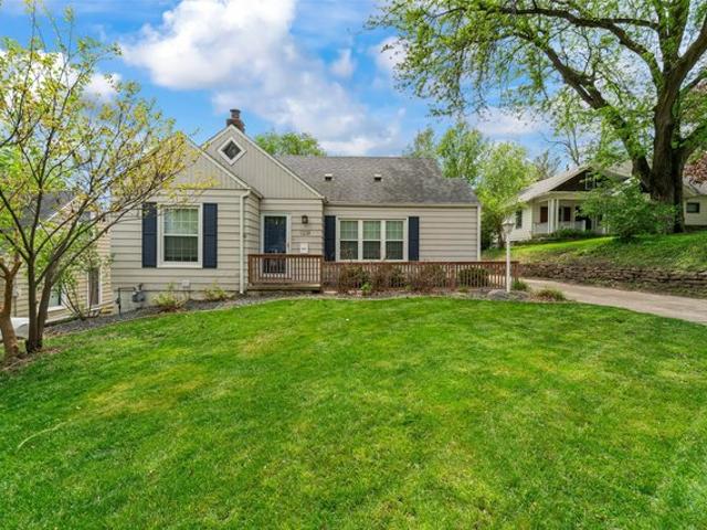 1238 Broad St, Des Moines, IA 50315