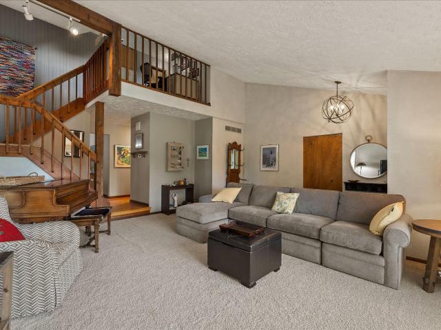 1238 Echo Drive