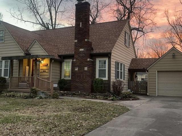 1238 SW Collins Ave, Topeka, KS 66604