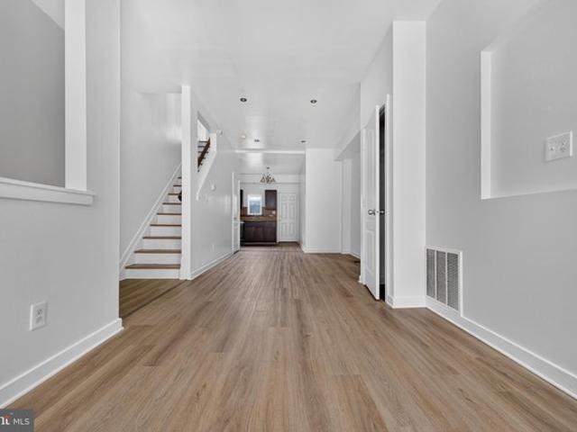 1238 W Firth St, Philadelphia, PA 19133