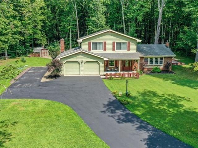 1238 Will O Wood Dr, Hubbard, OH 44425