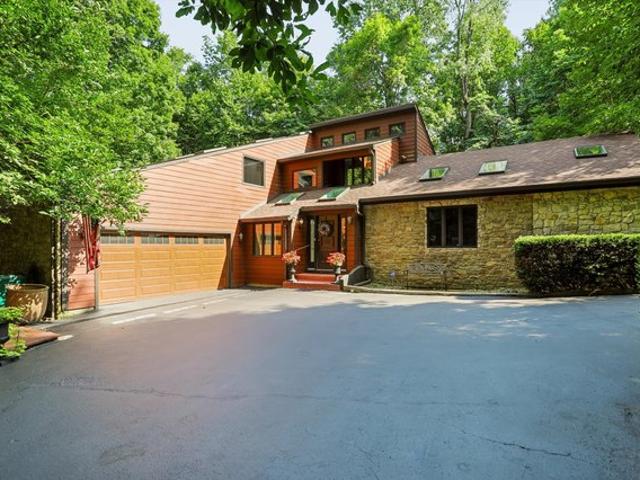 12399 N Cedarwood Dr, Mooresville, IN 46158