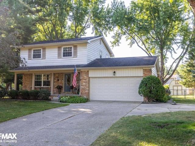 1239 Stonehenge Rd, Flint, MI 48532