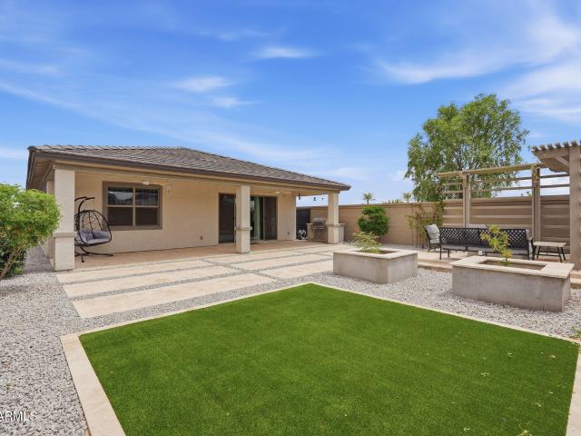 1239 W MACAW Court