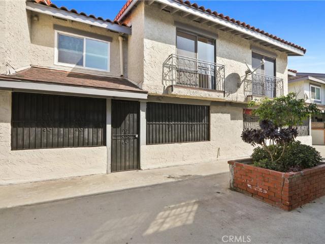1239 W Rosecrans 26