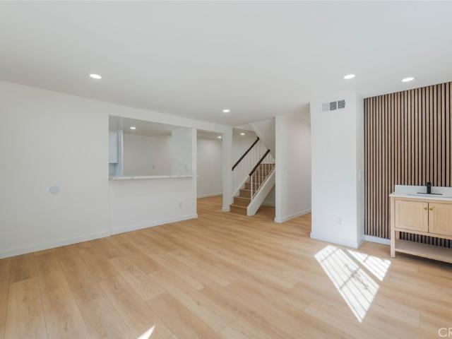 1239 W Rosecrans 31