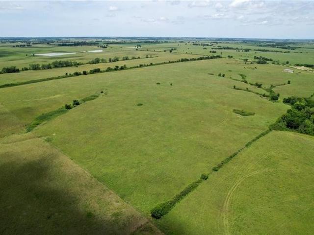 1239 Z Ave, Council Grove, KS 66846