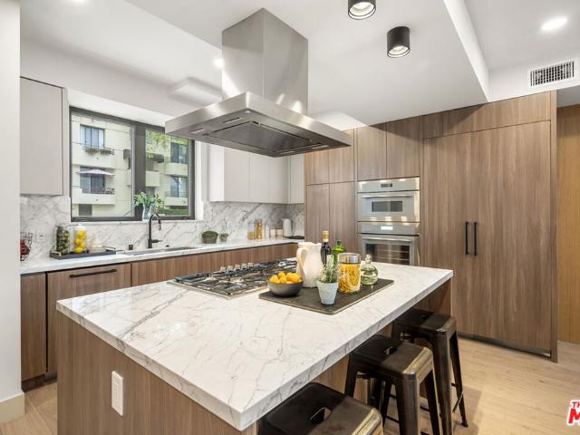 12304 Moorpark Street 103
