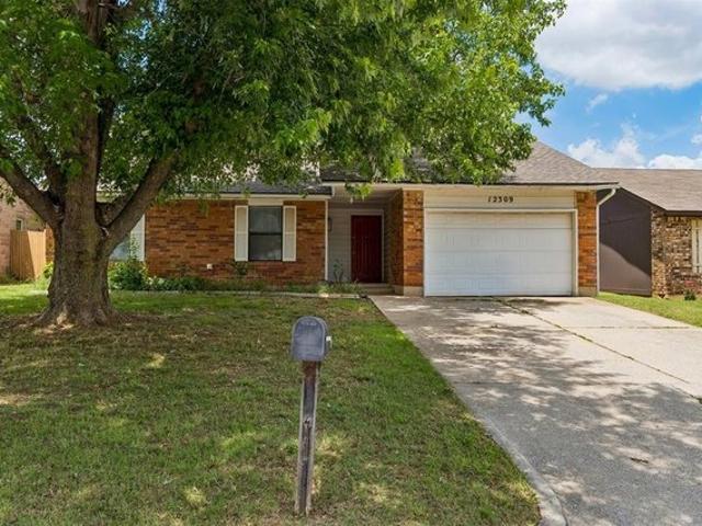 12309 Rockgate Dr, Yukon, OK 73099