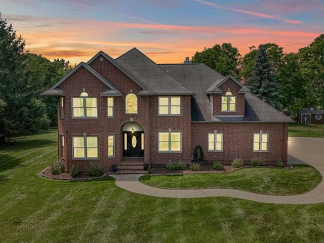 1230 Meadow Ln, Hillsdale, MI 49242