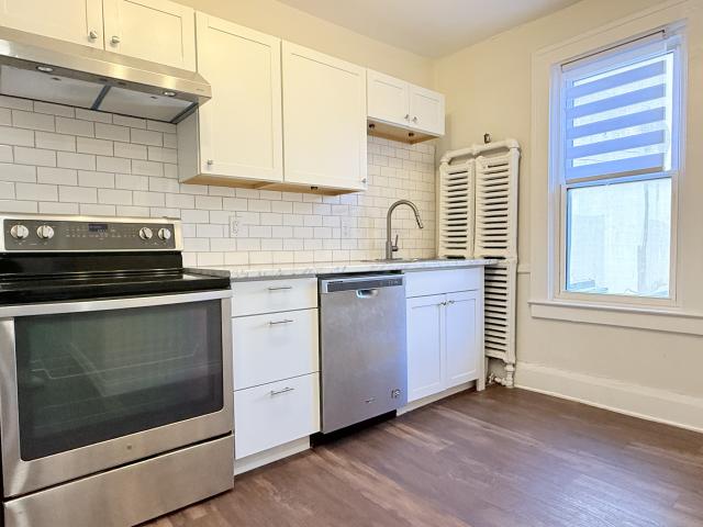 1230 Ottawa St, 1 bed, 1 full bath