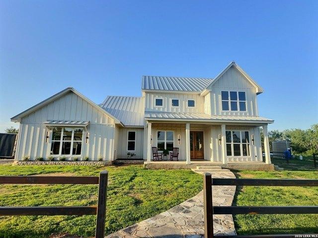 1230 Old Pearsall Rd, Jourdanton, TX 78026