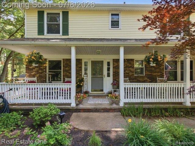 1230 Bald Eagle Lake Rd, Groveland Township, MI 48462