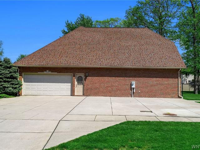 1230 Bowen Drive W