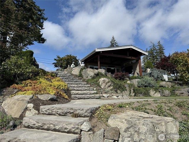 1230 E Treasure Island Dr, Grapeview, WA 98524