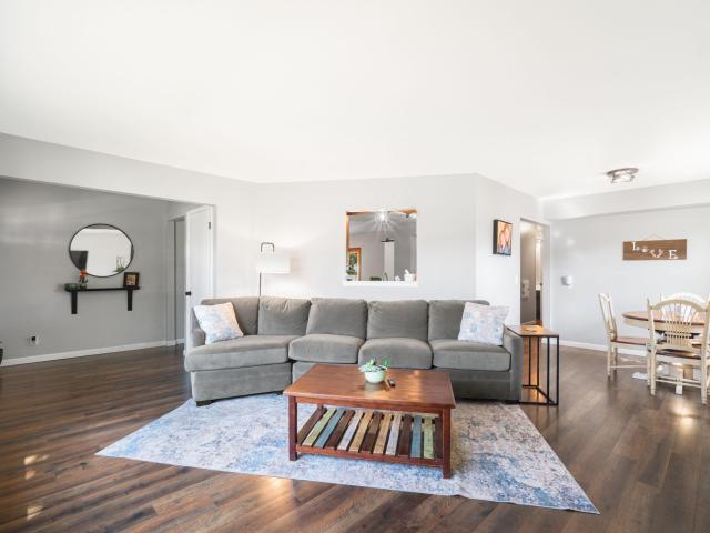 1230 Fox Point Dr