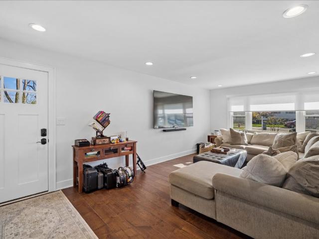 1230 Greenwood Court