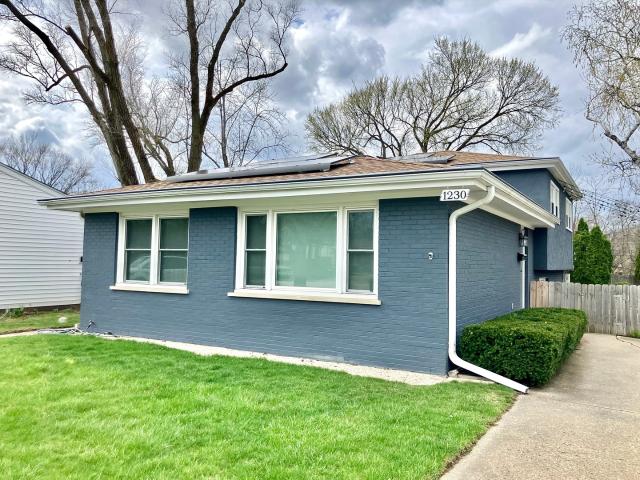 1230 Greenwood Ct, Deerfield, IL 60015 | MLS #12616 | Compass