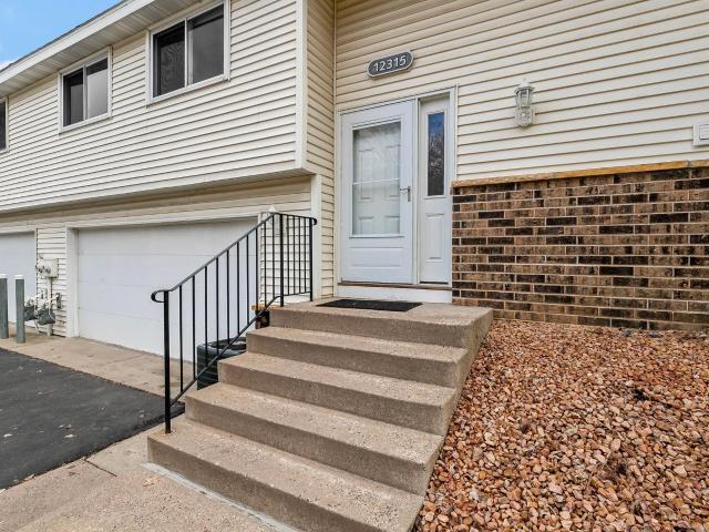 12315 Oak Leaf Ct, Burnsville, MN 55337 | MLS #7073 | Compass