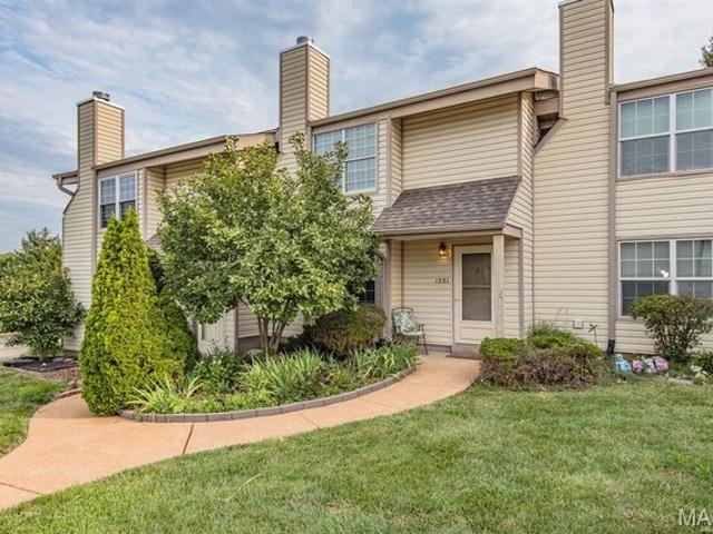 1231 Mangrove Ln, Mehlville, MO 63125