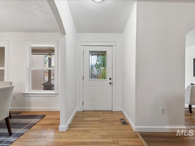 1231 N 14th East