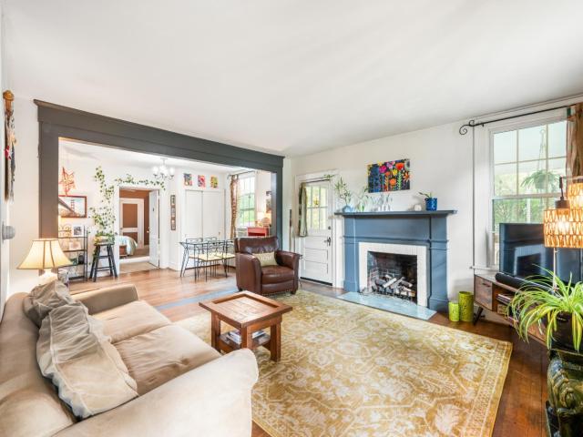 1231 Oakwood Street