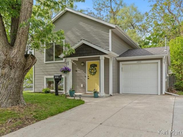 1231 Bradford St NE, Grand Rapids, MI 49503