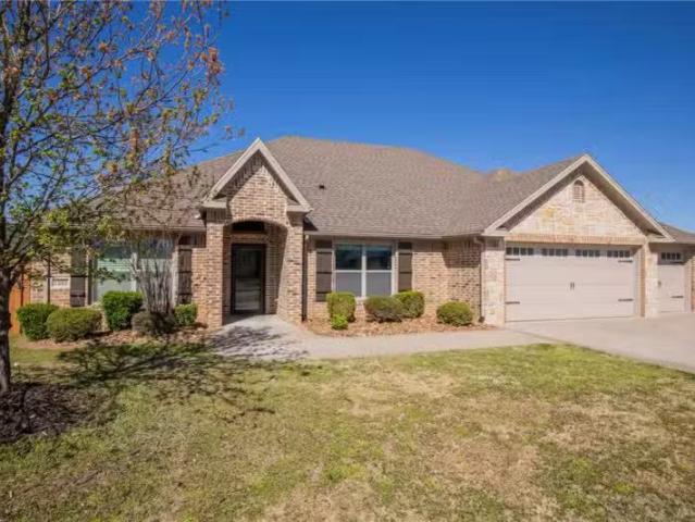 1231 ELLEN RAY LN, CENTERTON, AR 72719 Single Family Residence.
