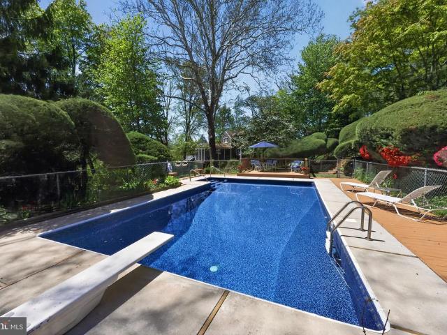 1231 Robin Hill Road
