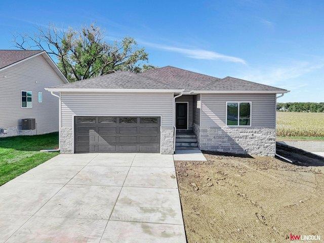 1231 SW 36th St, Lincoln, NE 68522