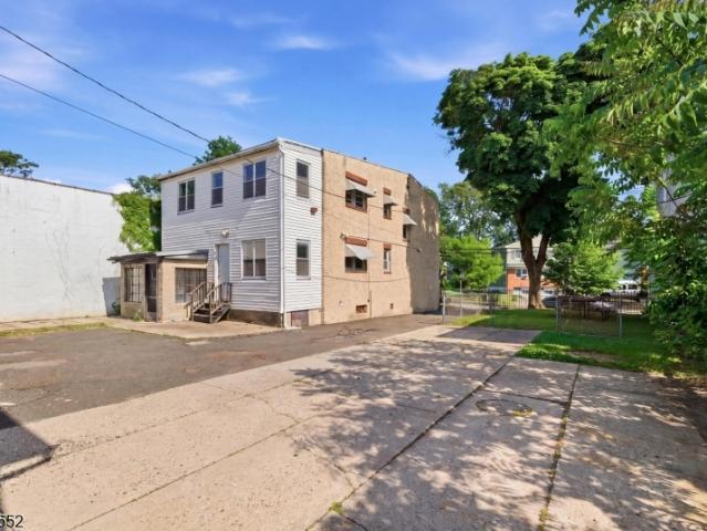 1231 Union St