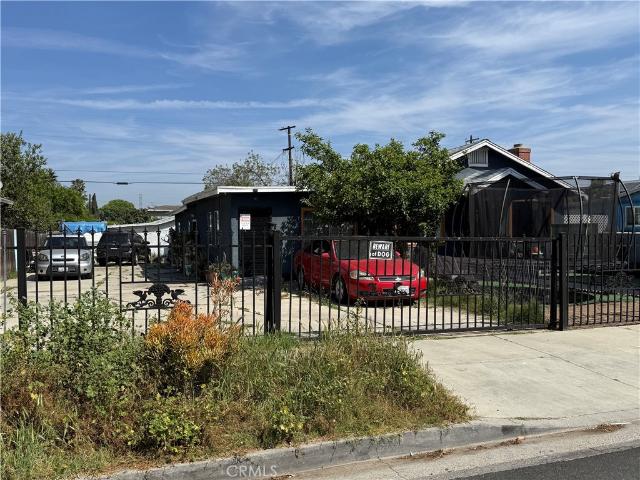 1231 W 104th St, Los Angeles, CA 90044 | MLS #SR26069 | Compass