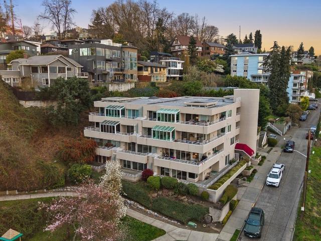 1231 5th Ave N, Unit 302, Seattle, WA 98109 | MLS #2518 | Compass