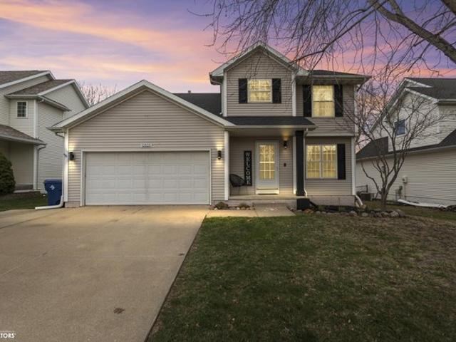 12323 Tanglewood Dr, Urbandale, IA 50323