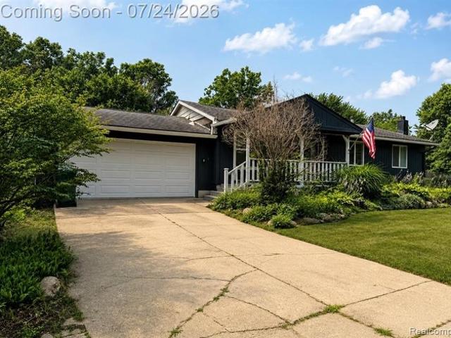 12320 N Holly Rd, Holly, MI 48442