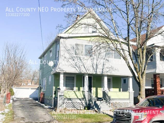Cozy 2 Bed, 1 Bath Home! Walk In Closet & Covered Porch!