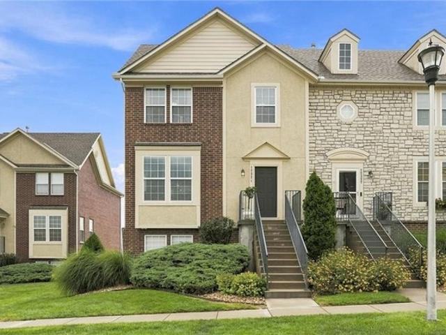 12321 S Tallgrass Dr, Olathe, KS 66061