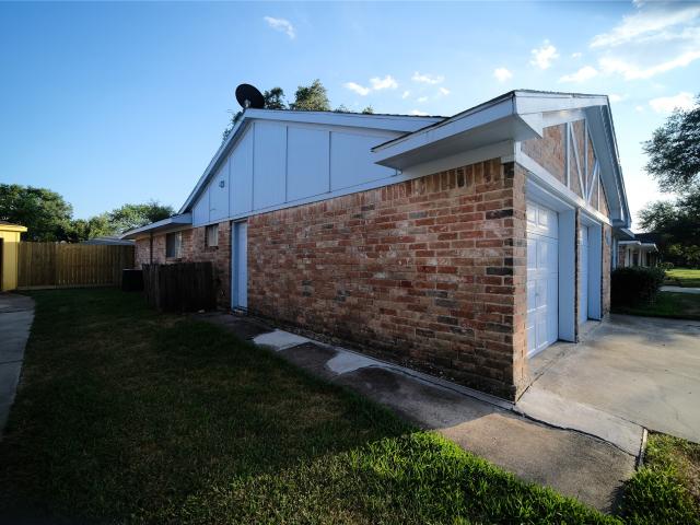12327 Bexley Dr, Houston, TX 77099 | MLS #53200 | Compass