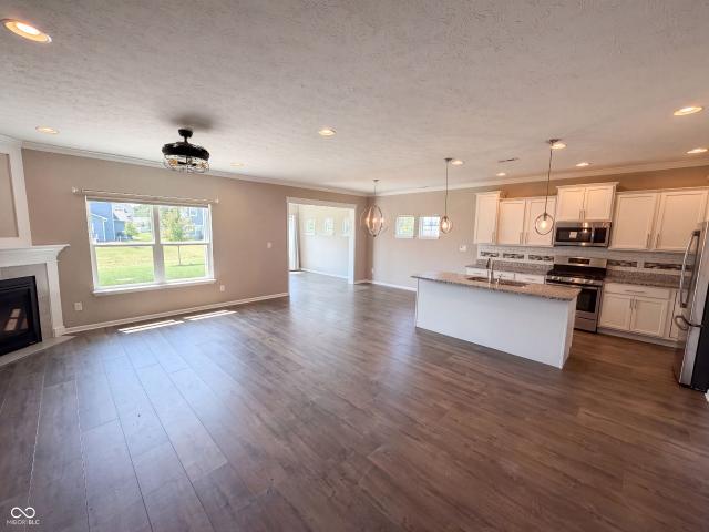 12325 Wright Court