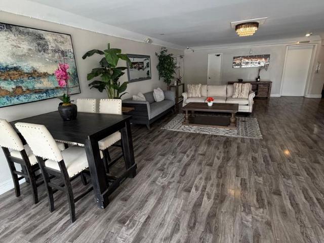 12325 Chandler Blvd