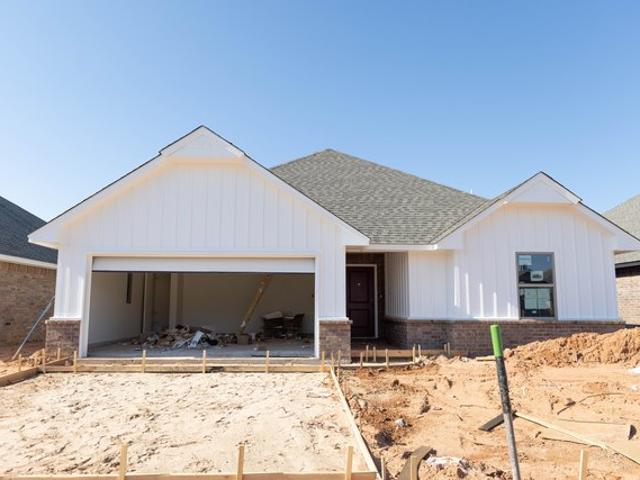 12328 SW 32nd St, Yukon, OK 73099