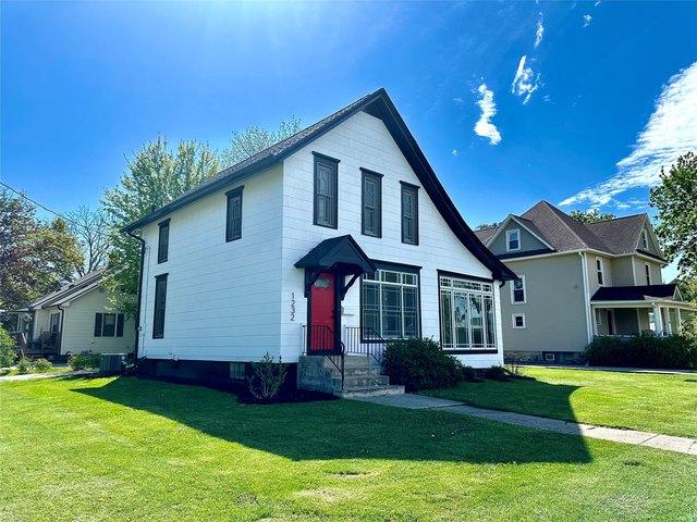 1232 Main St, Grinnell, IA 50112