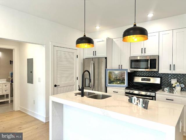 1232 N Front Street # 2D