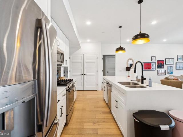 1232 N Front Street # 4B