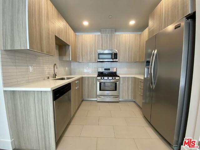 1232 N Kings Rd, Unit 102, West Hollywood, CA 90069 | MLS #26647 | Compass