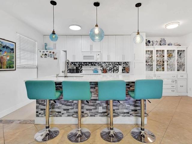 1232 Club Dr W Apt D, Delray Beach, FL 33445