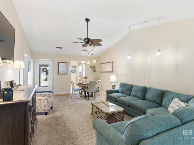 1232 E Hummingbird Lane 202
